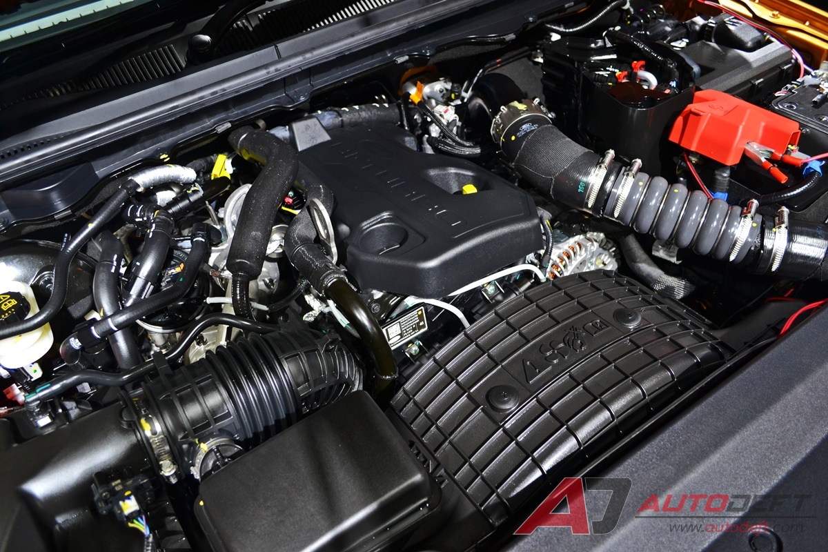 Deft Versus : Ford Ranger Wildtrak VS Ford Ranger Raptor เปรียบชัดๆ...สองกระบะโหดสไตล์อเมริกัน ...